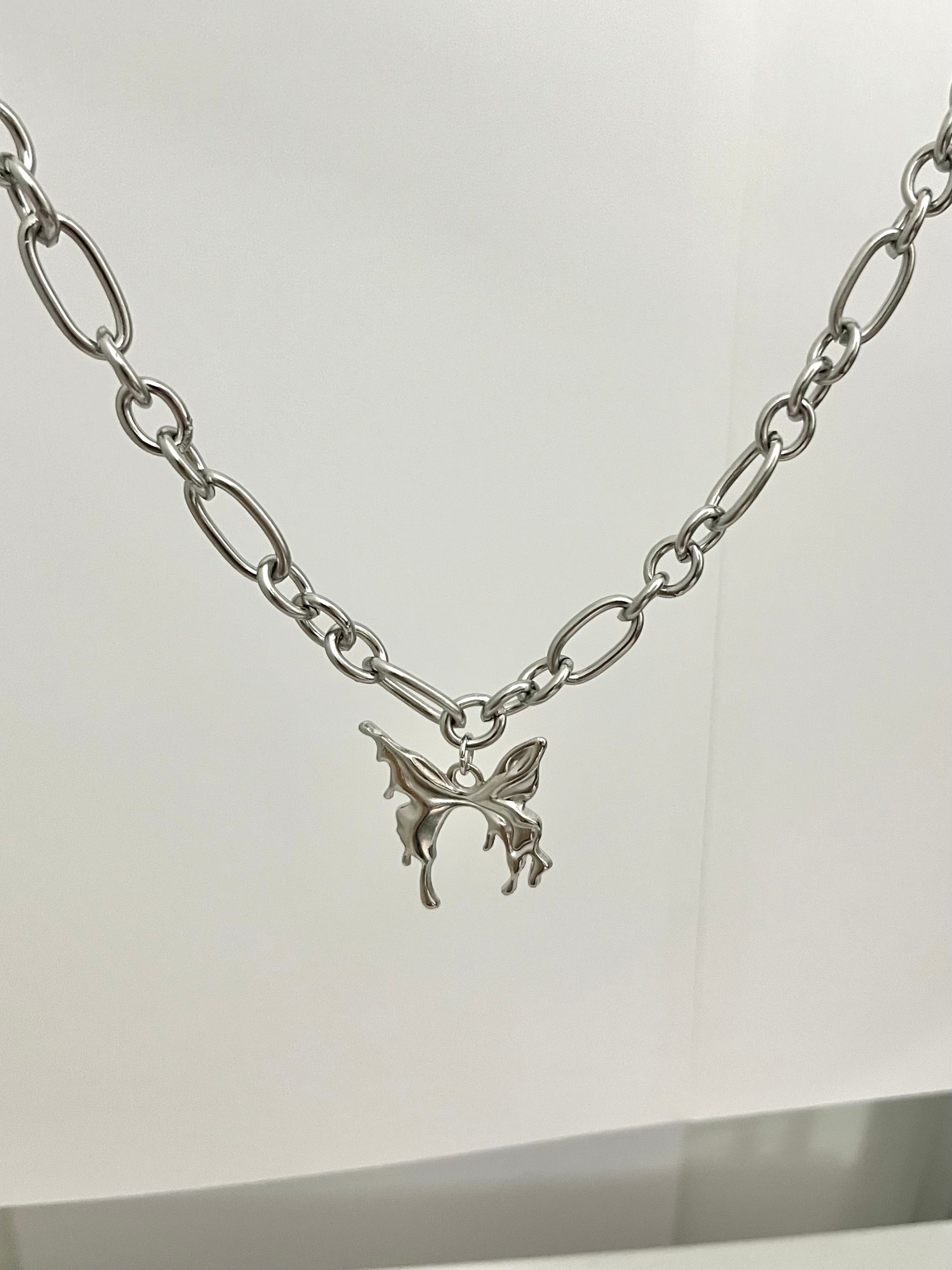 CHUNKY BUTTERFLY NECKLACE lavishthelabel